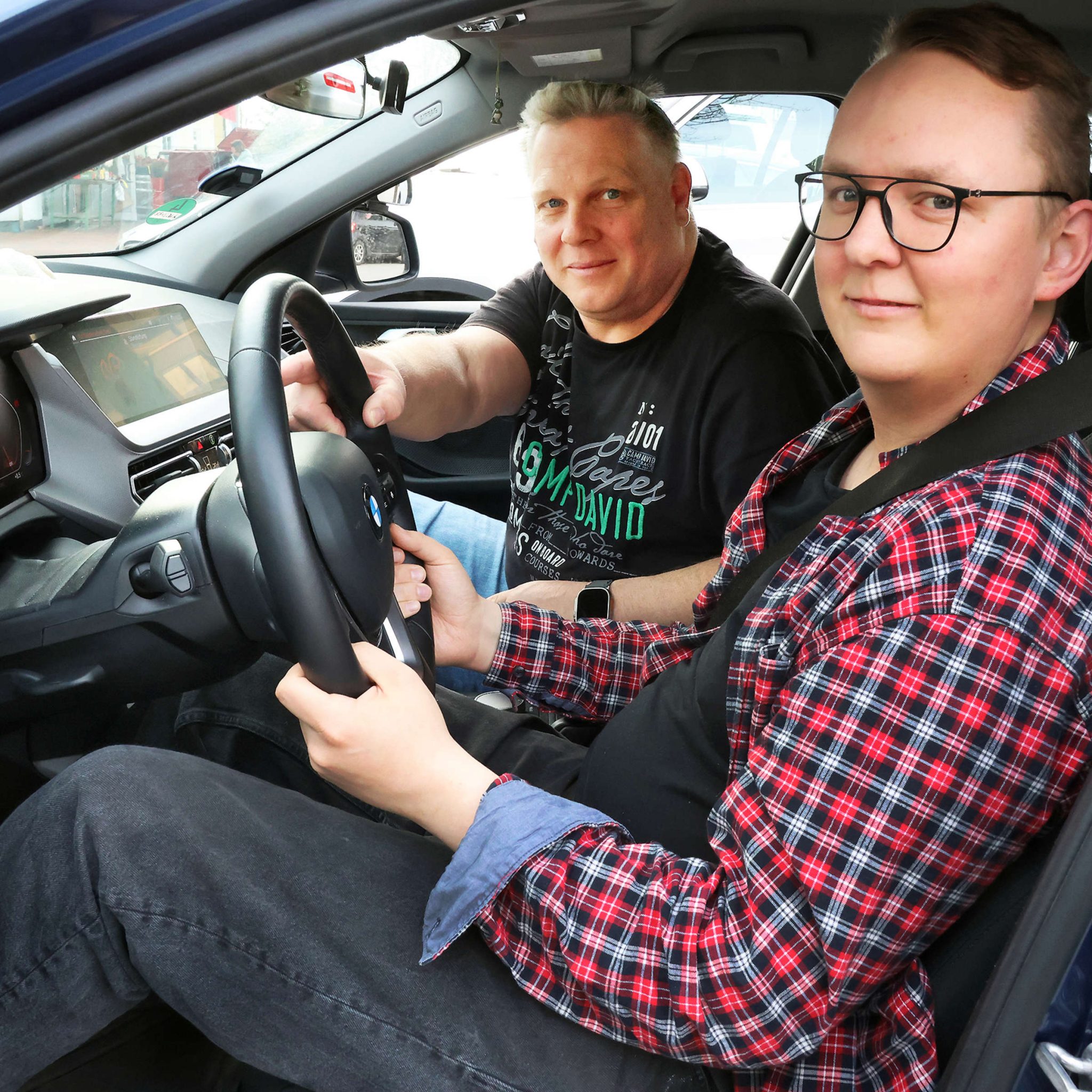 Führerschein mit 17 (BF17) – alle Infos zum begleiteten Fahren ...
